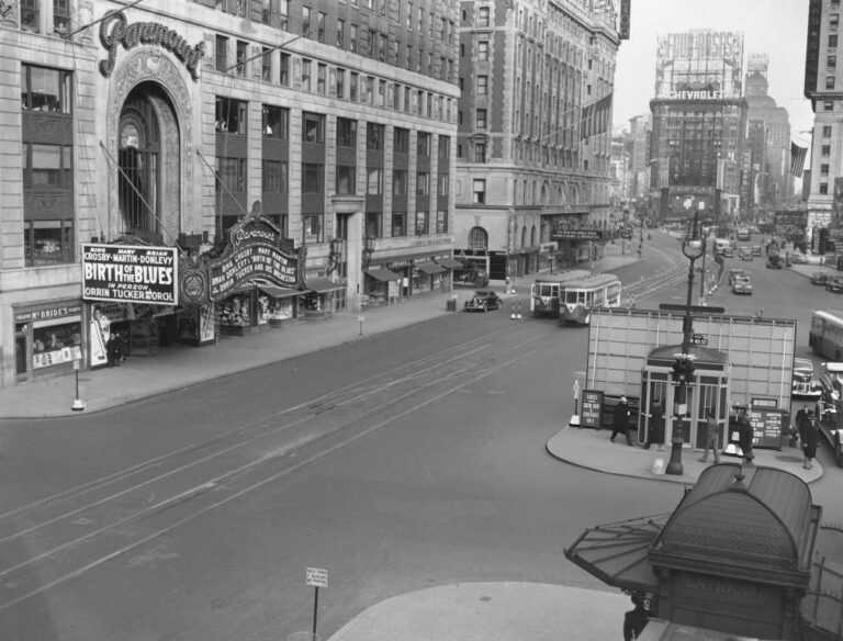What Time Square looked like in the 1940s through these Fascinating ...