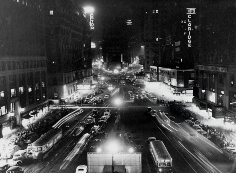 What Time Square looked like in the 1940s through these Fascinating ...