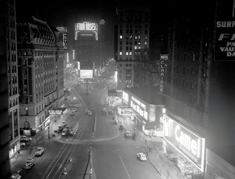 What Time Square looked like in the 1940s through these Fascinating ...