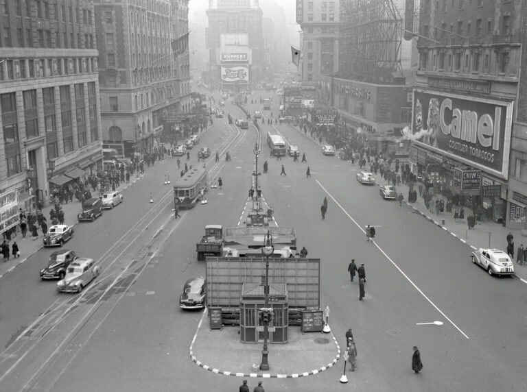 What Time Square looked like in the 1940s through these Fascinating ...
