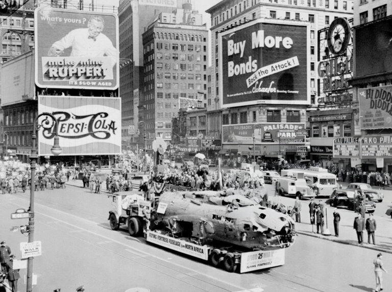 What Time Square looked like in the 1940s through these Fascinating ...