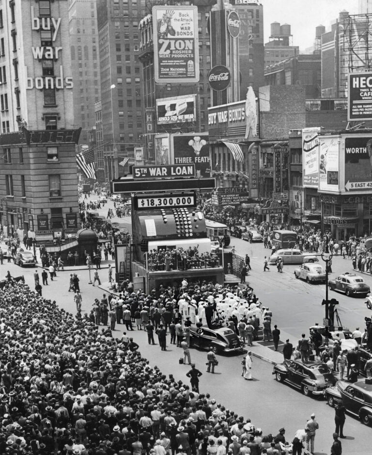 What Time Square looked like in the 1940s through these Fascinating ...