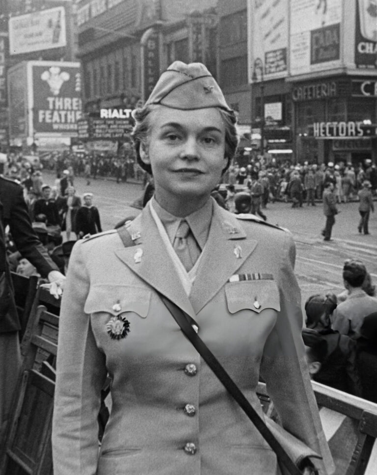 What Time Square looked like in the 1940s through these Fascinating ...