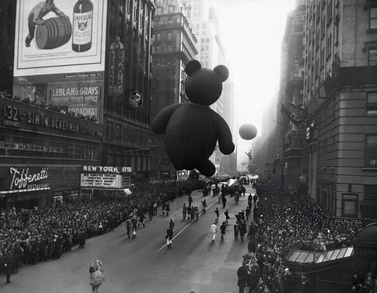 What Time Square looked like in the 1940s through these Fascinating ...