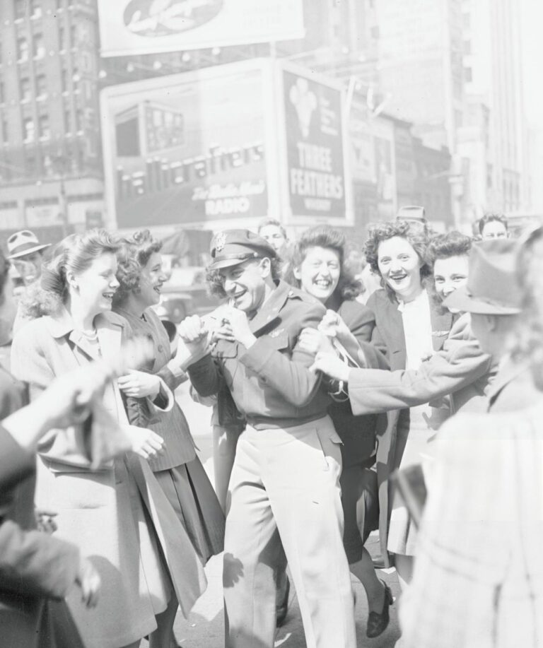 VE Day Celebrations: Historical Photos of New Yorkers at the End of ...
