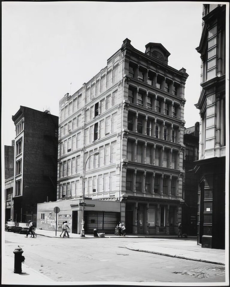 Manhattan's Urban Evolution in 1978: Edmund V. Gillon's Photos Document ...