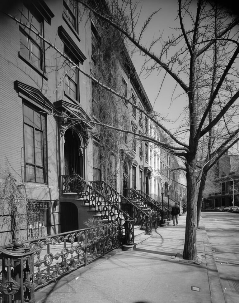 A Photographic Journey Through 1979 Manhattan with Edmund V. Gillon