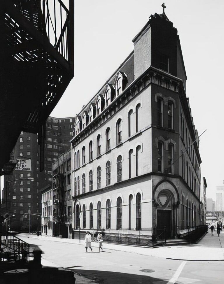 A Photographic Journey Through 1979 Manhattan with Edmund V. Gillon