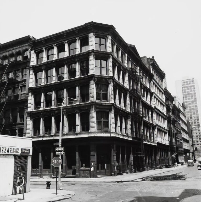 Manhattan's Urban Evolution in 1978: Edmund V. Gillon's Photos Document ...