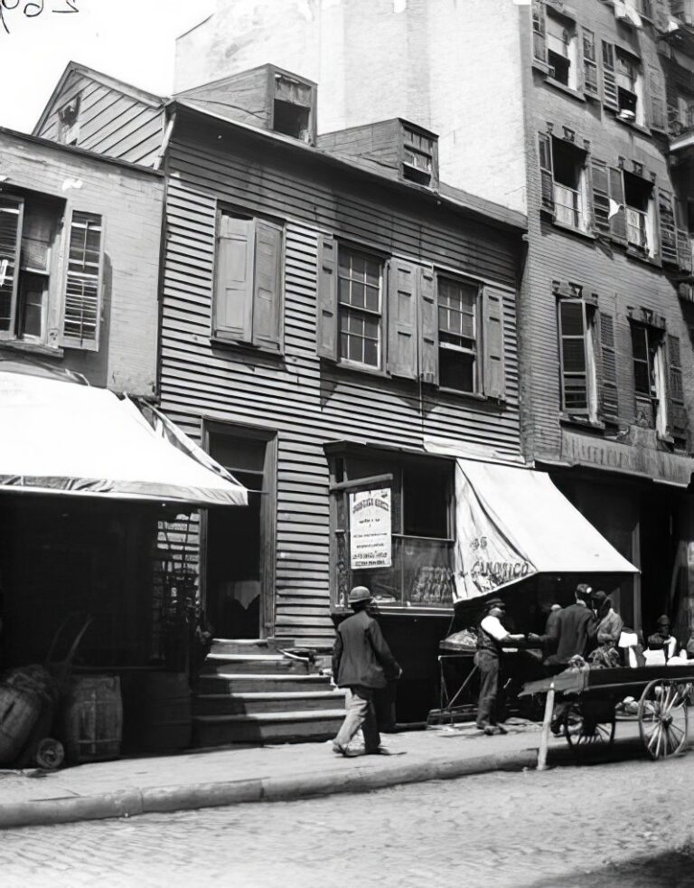 Jacob Riis's Photos Capture the Struggles for Survival in 1895 New York ...