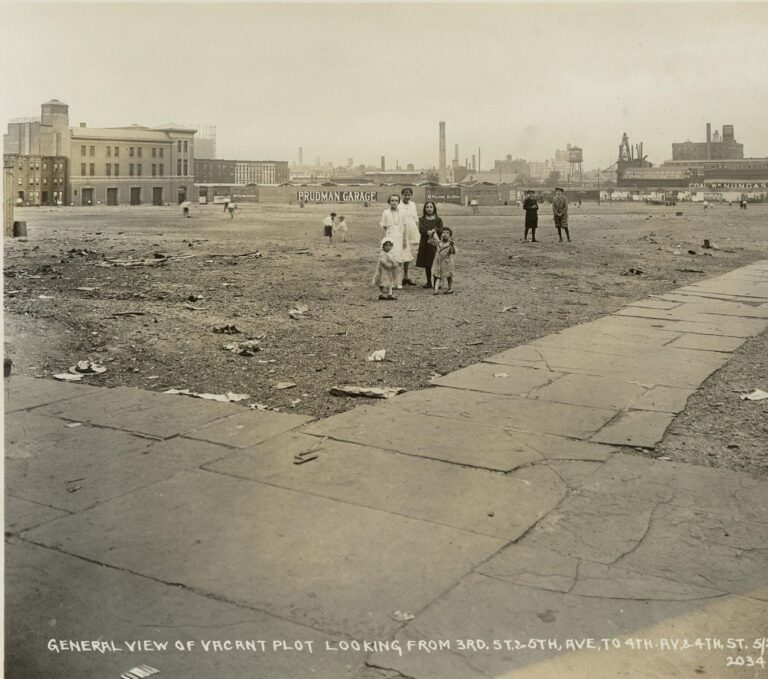 A Photographic Journey Through the Streets and Landmarks of Early 1920s ...