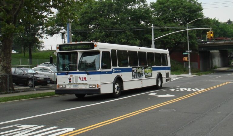 A Photographic Ride Through Staten Island's Buses from the Past