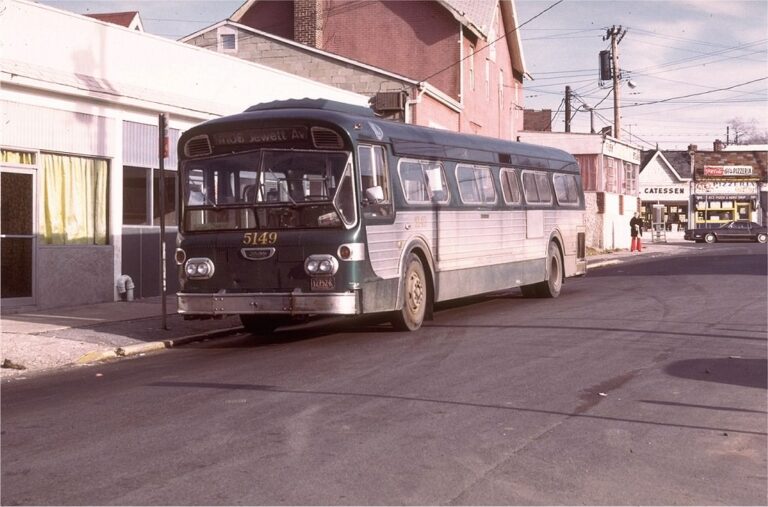 A Photographic Ride Through Staten Island's Buses from the Past