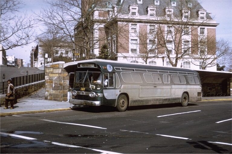 A Photographic Ride Through Staten Island's Buses from the Past