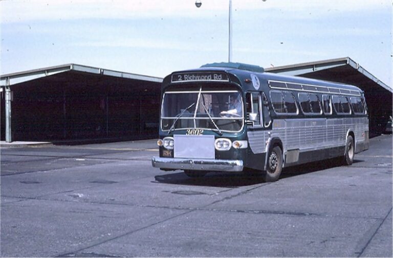 A Photographic Ride Through Staten Island's Buses from the Past
