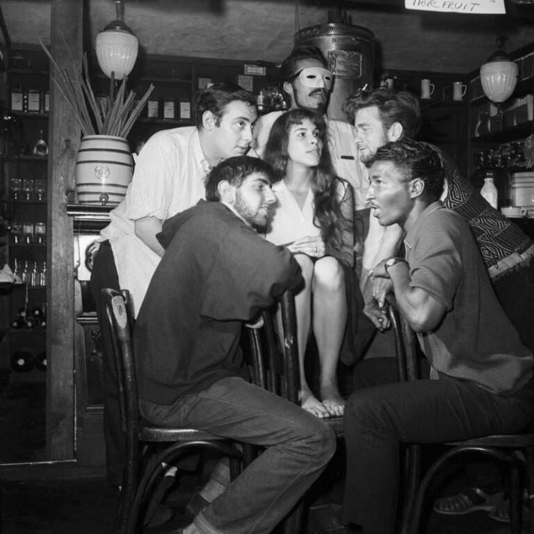 Inside the Raw, Rebellious World of Beatniks in 1950s and 1960s New ...