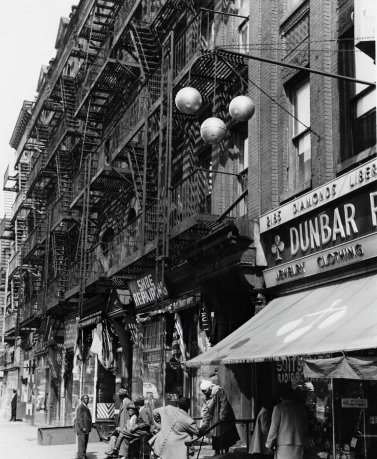 What Harlem looked like in the 1940s through these Fascinating ...