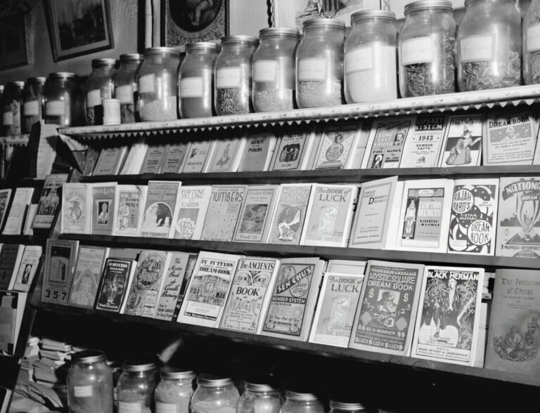 What Harlem looked like in the 1940s through these Fascinating ...