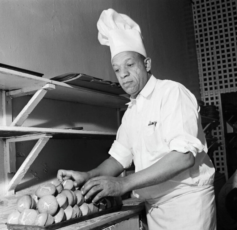 What Harlem looked like in the 1940s through these Fascinating ...