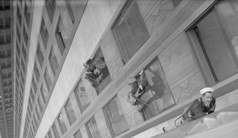 Rare Historical Photos show the Construction of Flatiron Building