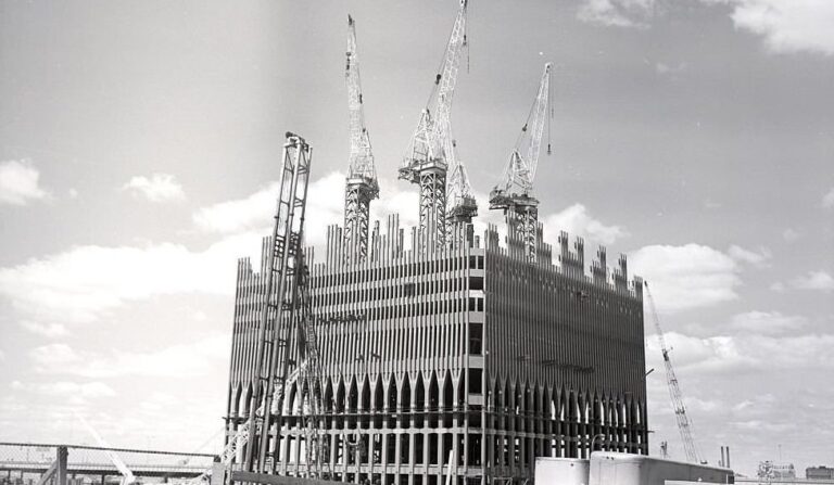 Rare Historical Photos show the Construction of Flatiron Building