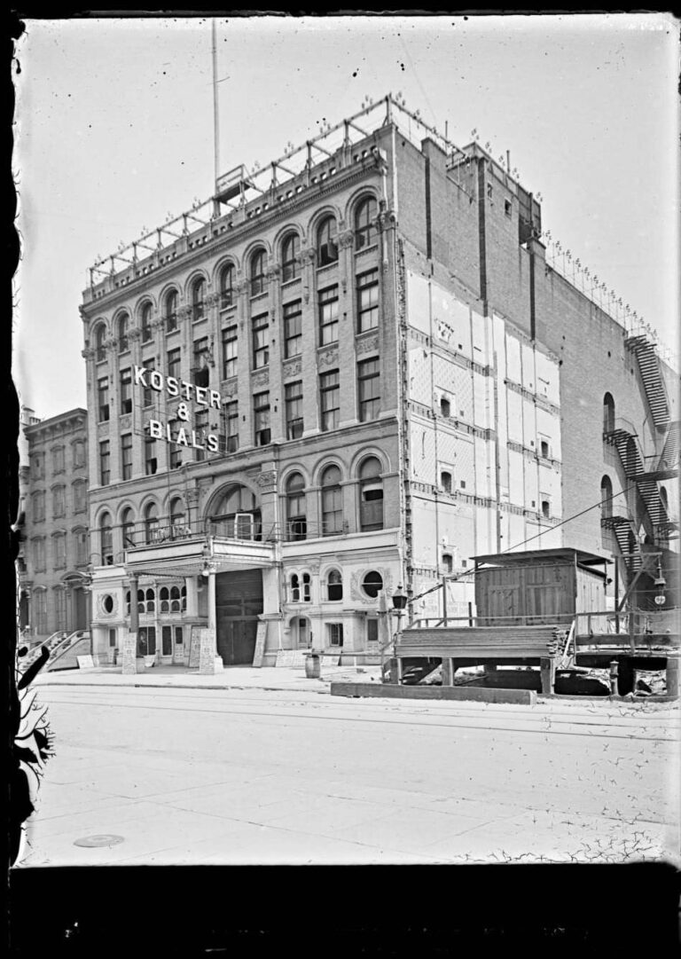 A Photographic Look at New York City Theaters in the Early 1900s