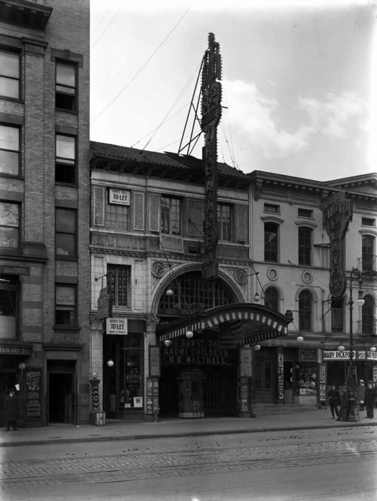 A Photographic Look at New York City Theaters in the Early 1900s