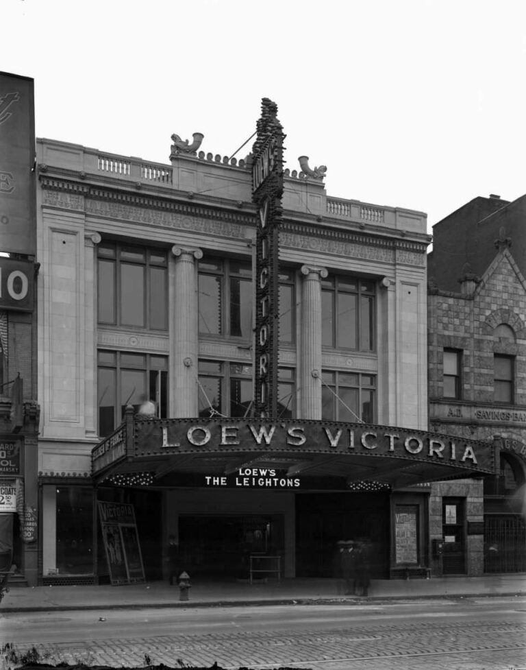 A Photographic Look at New York City Theaters in the Early 1900s