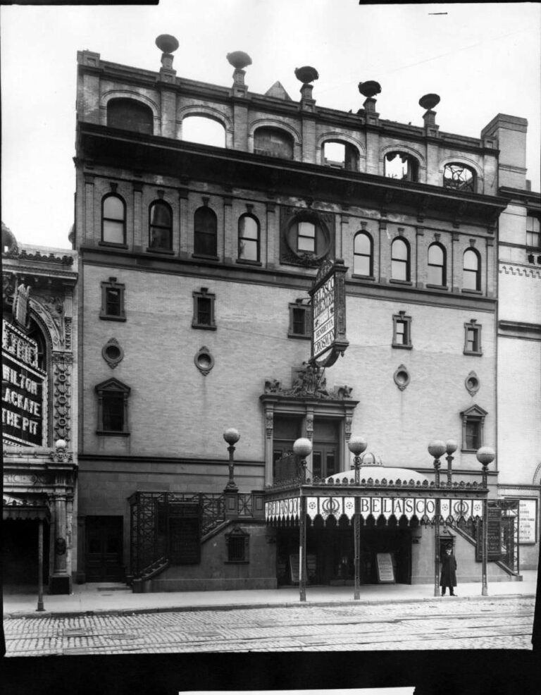 A Photographic Look at New York City Theaters in the Early 1900s