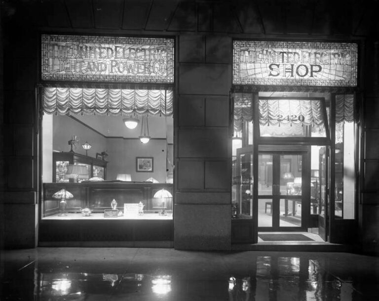 The Look of Commerce: New York City’s Storefronts in the Early 1900s