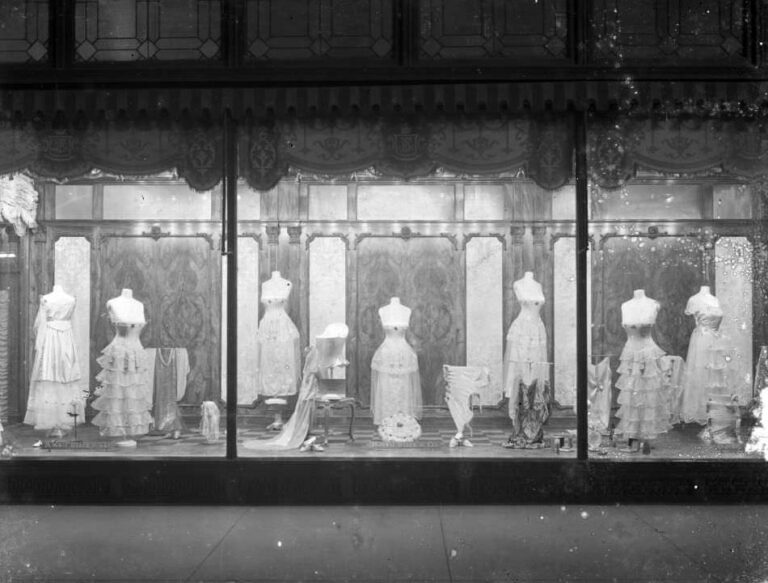 The Look of Commerce: New York City’s Storefronts in the Early 1900s
