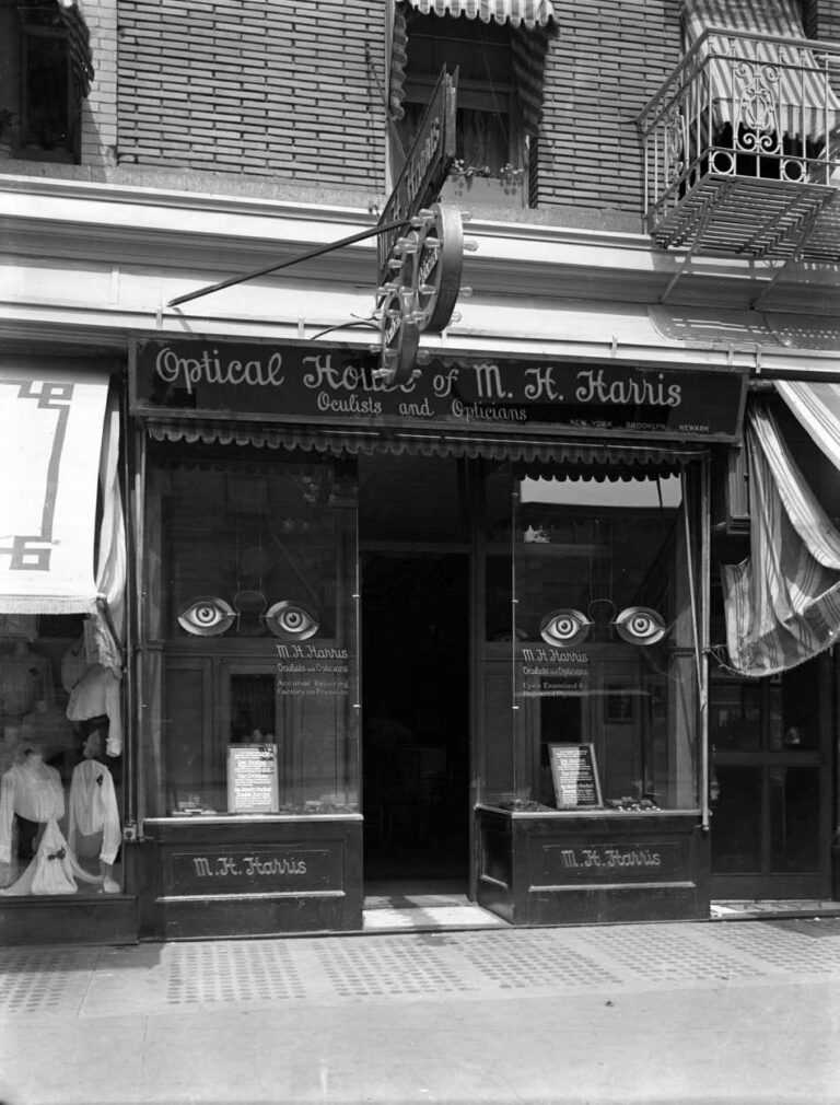 The Look of Commerce: New York City’s Storefronts in the Early 1900s