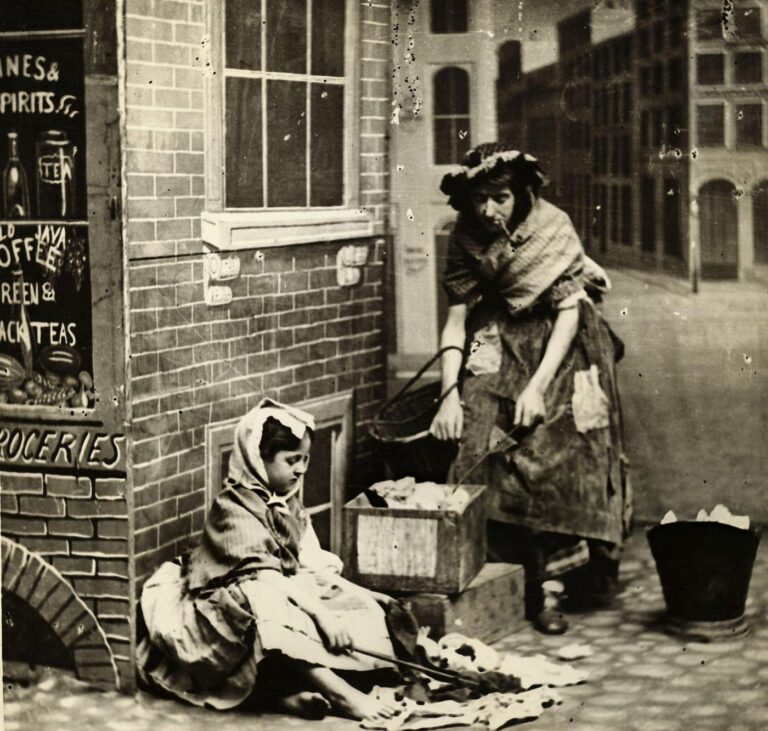 A Glimpse into the Lower East Side: Manhattan in the Early 1900s