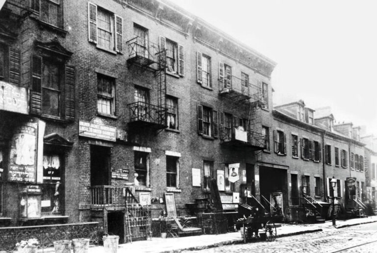 A Glimpse into the Lower East Side: Manhattan in the Early 1900s