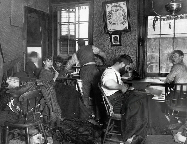 A Glimpse into the Lower East Side: Manhattan in the Early 1900s