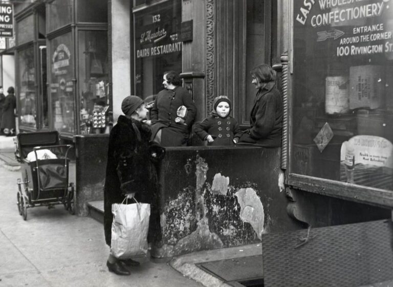 A Glimpse into the Lower East Side: Manhattan in the Early 1900s
