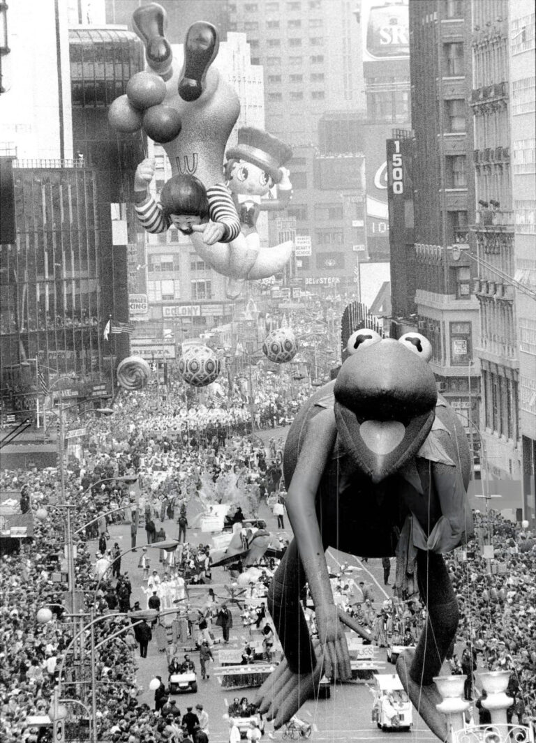 A Visual Journey Through the Unforgettable 1980s Macy's Thanksgiving ...