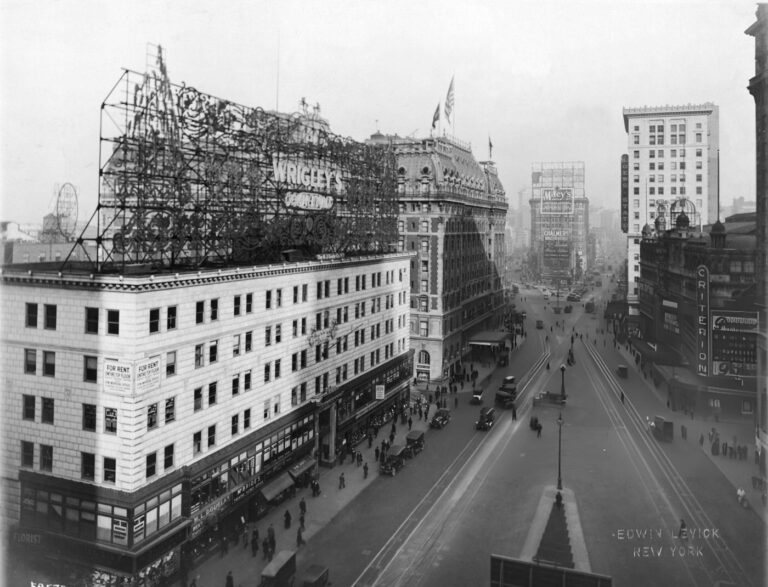 A Photographic Tour of Times Square in the 1920s