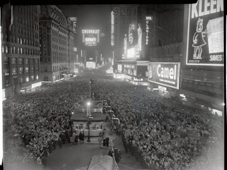 A Visual Journey Through Times Square's 1950s Heyday, Captured in ...