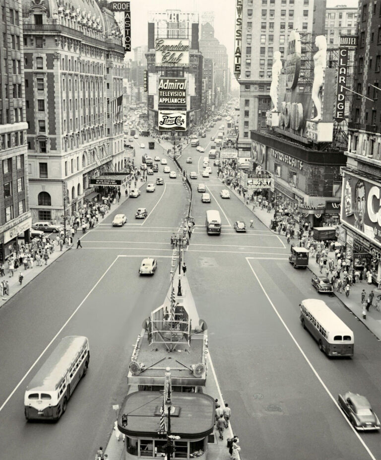 A Visual Journey Through Times Square's 1950s Heyday, Captured in ...