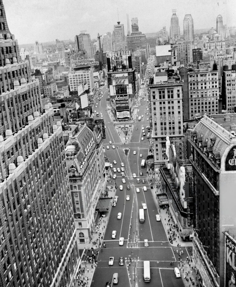 A Visual Journey Through Times Square's 1950s Heyday, Captured in ...
